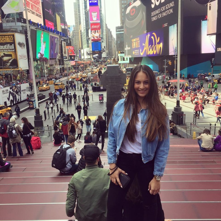 Picture of Melissa Deines.