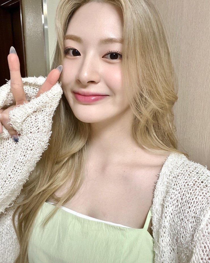 Picture of Seeun (STAYC)