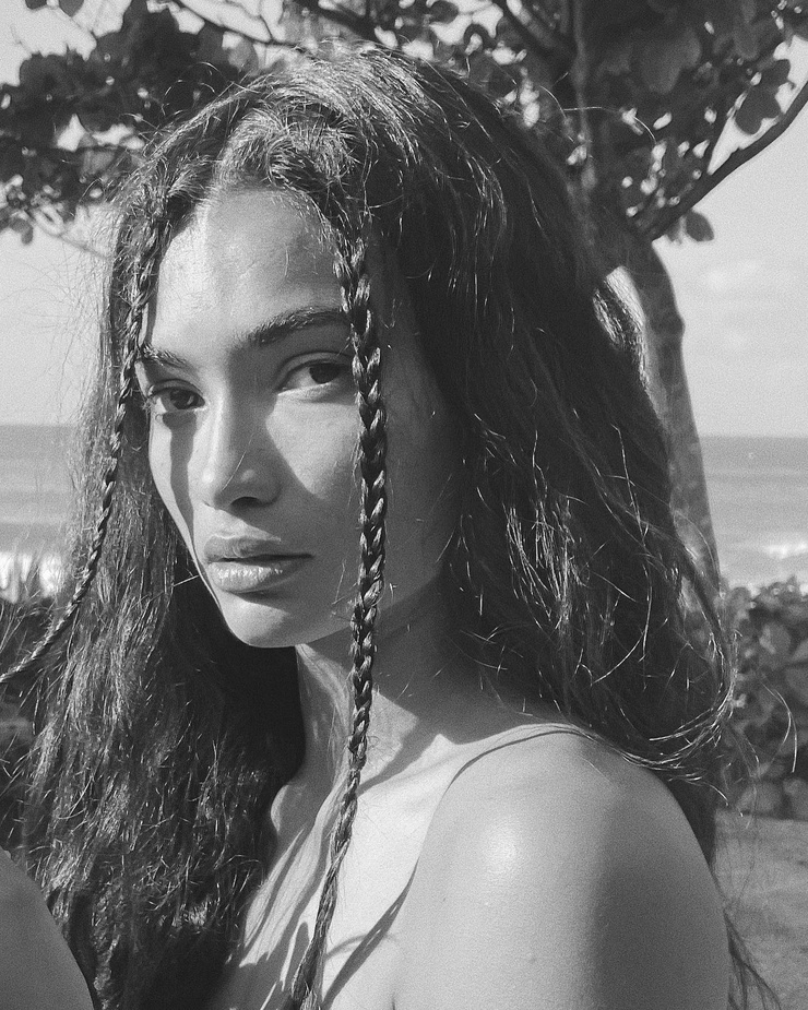 Kelly Gale image