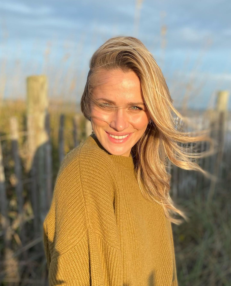 Shantel VanSanten picture