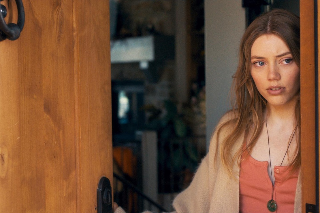 Picture of Grace Van Dien