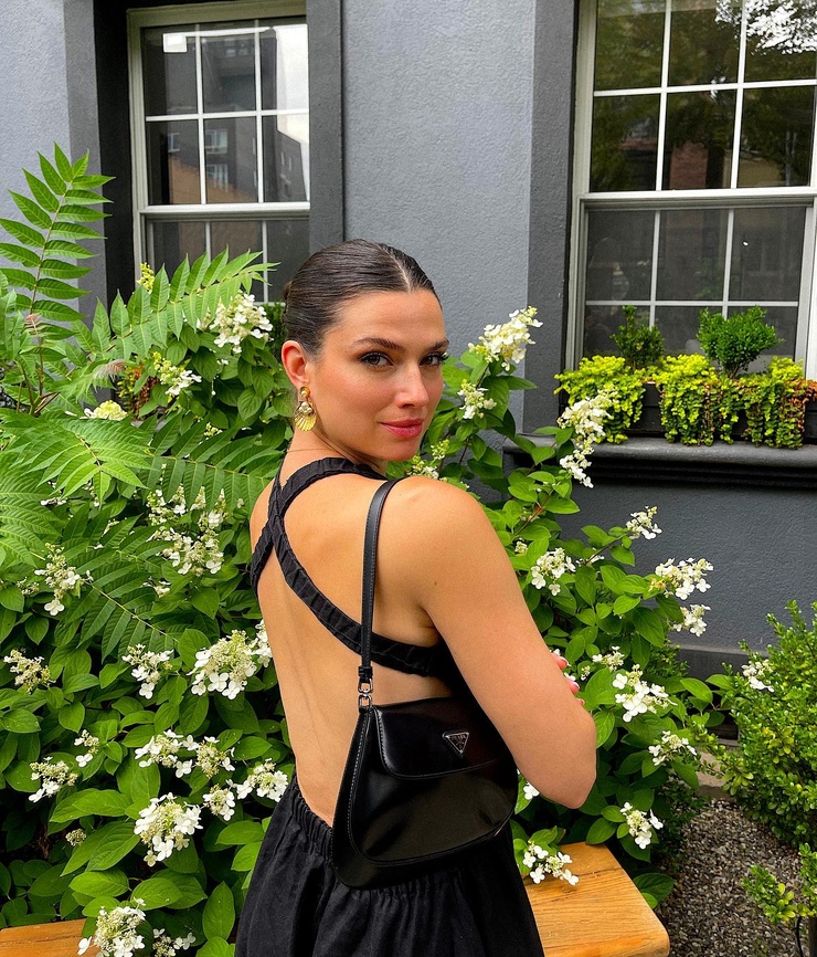 Image of Nicole Harrison