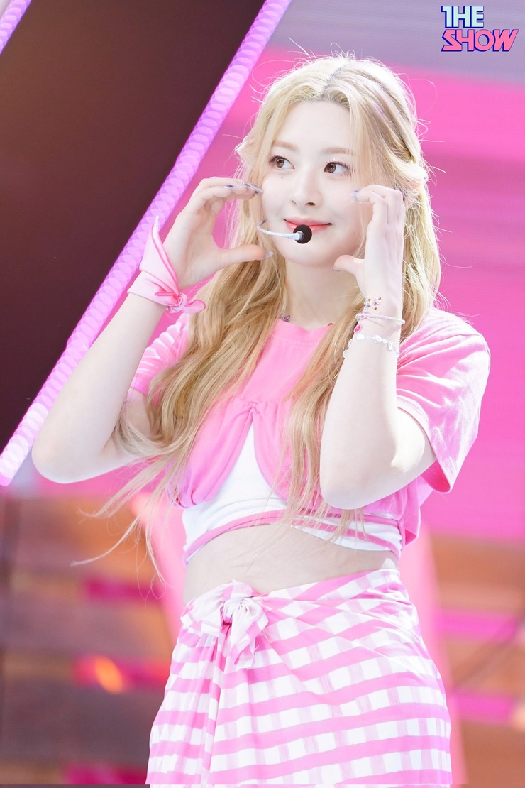 Picture of Seeun (STAYC)