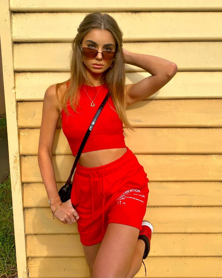 Sarah Leonard picture