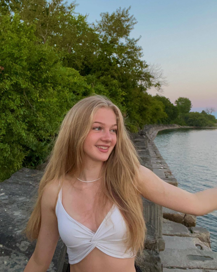 Picture of Sarah Abbott