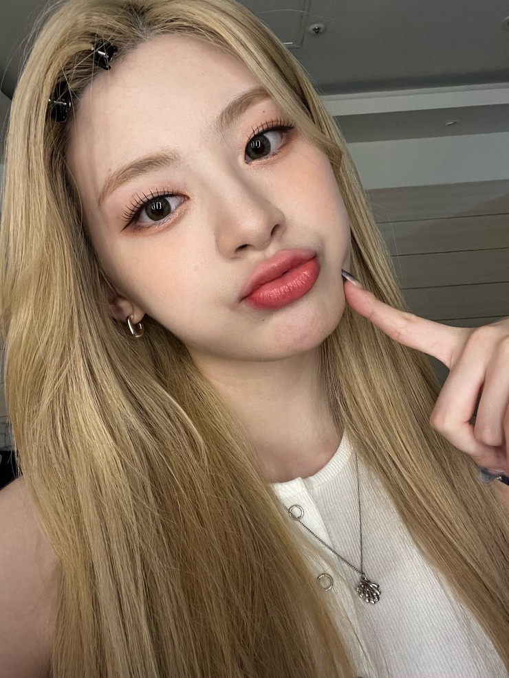 Picture of Seeun (STAYC)