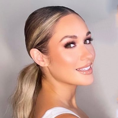 Picture of Elise Mosca.