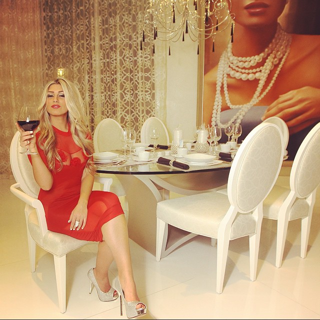 Picture of Elise Mosca.