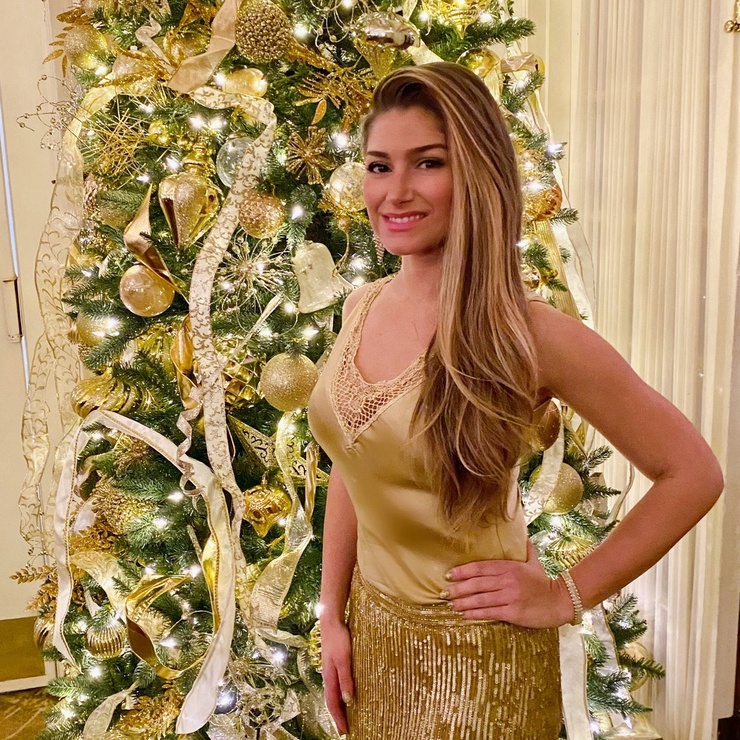 Elise Mosca. image