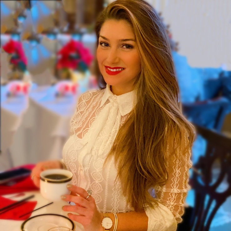 Picture of Elise Mosca.