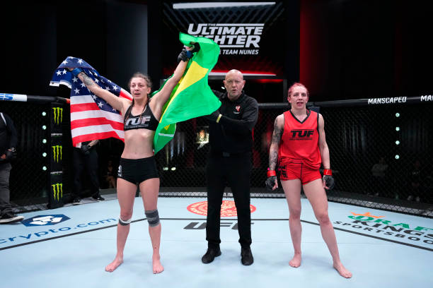 Juliana Miller, Claire Guthrie