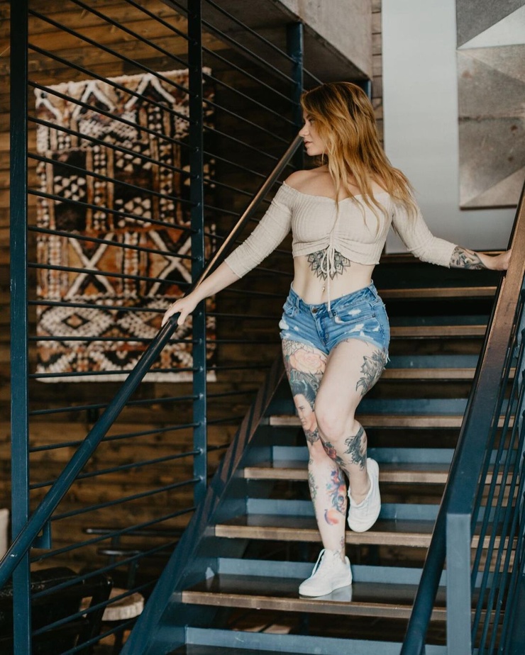 Deanna James picture