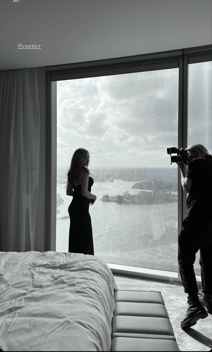 Picture of Alycia Debnam Carey