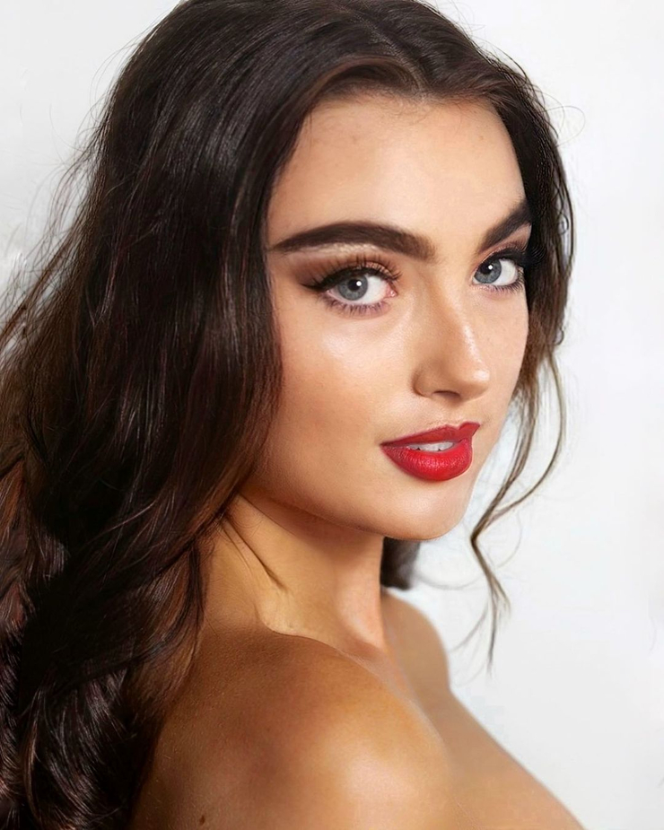 Picture of Paris Raine