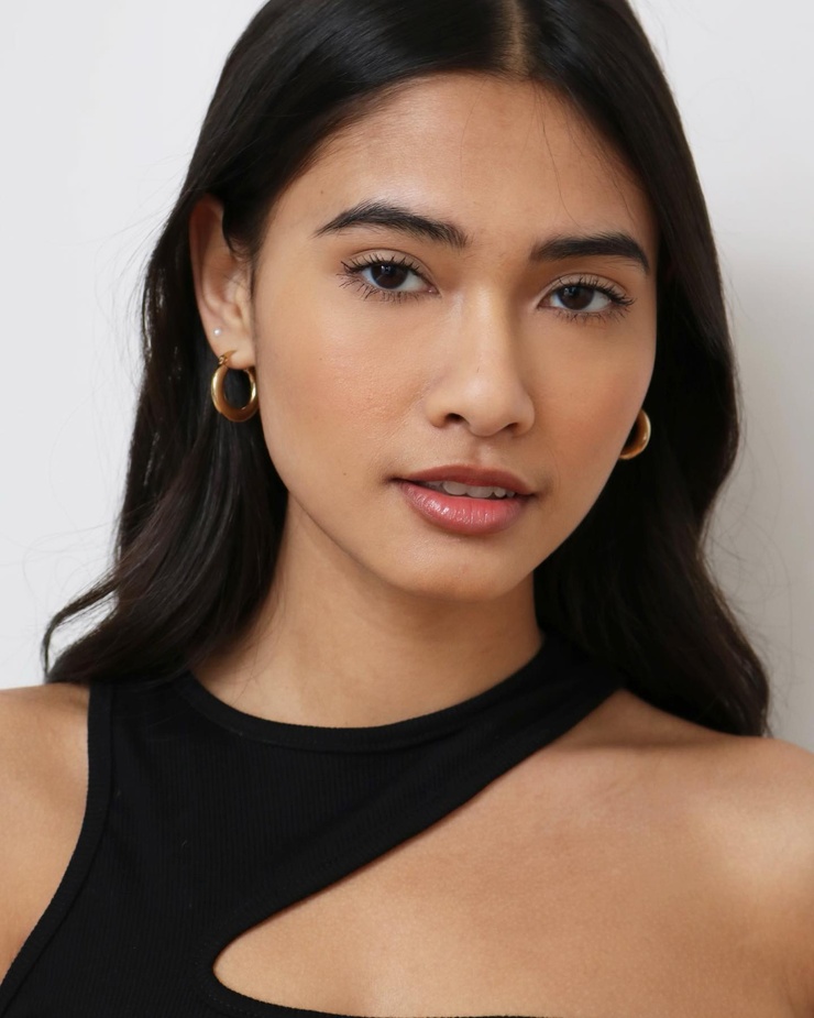 Picture of Thuzar Wint Lwin