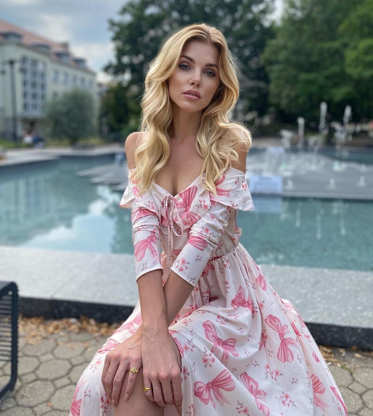 Angela Jurkowianiec image