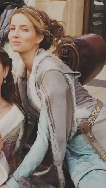 Picture of Annabelle Wallis