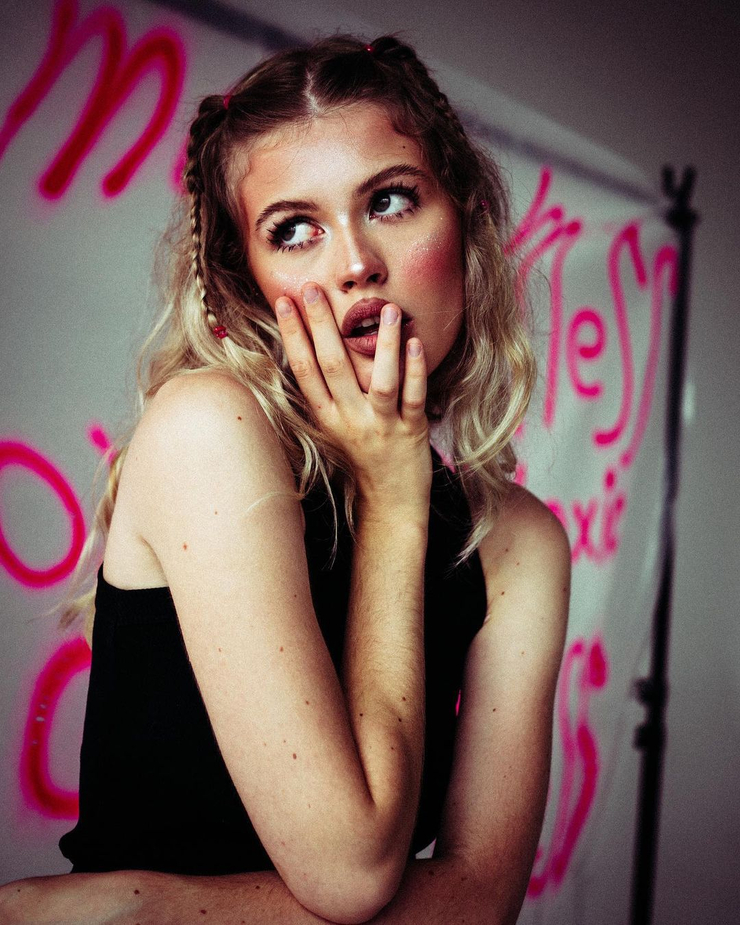 Picture of Luna (model)