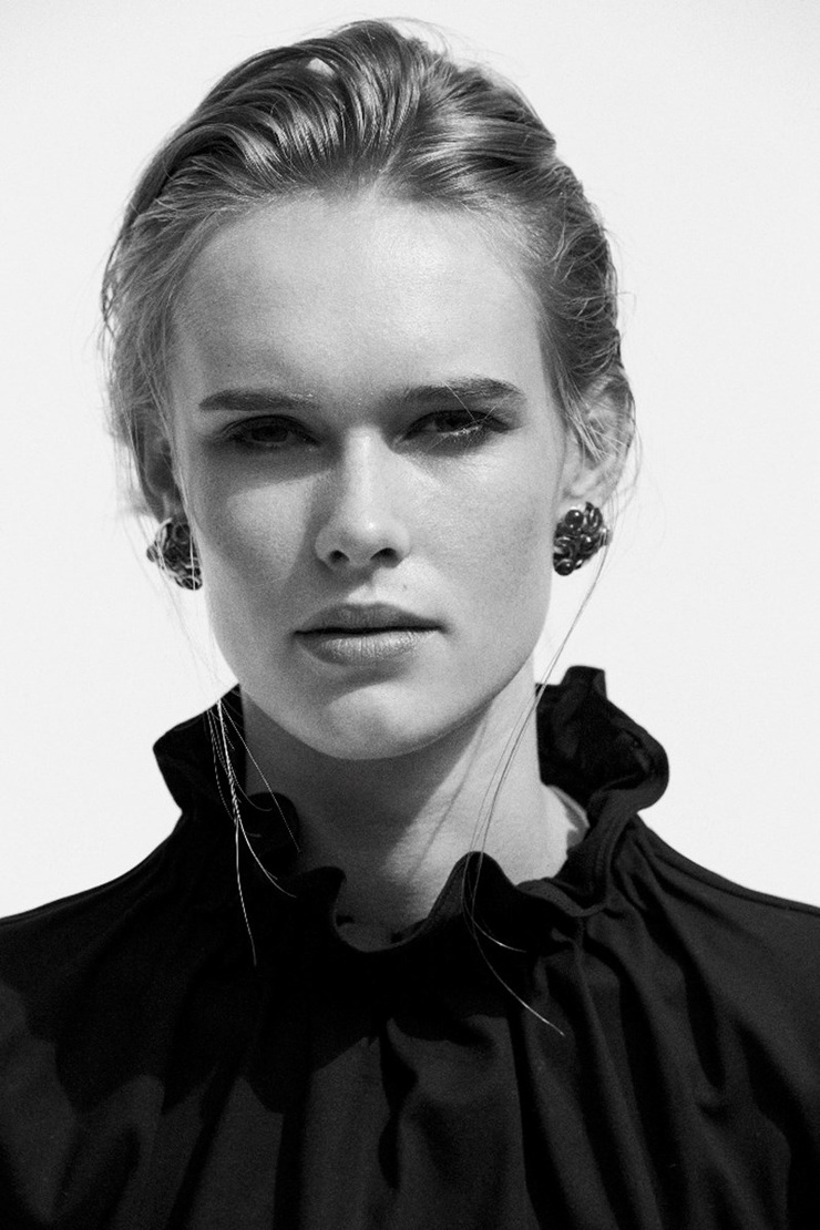 ANNE DEN OUTER image