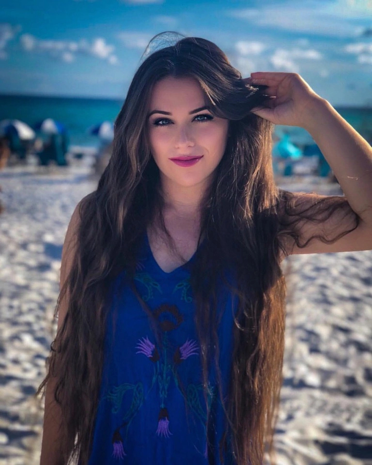 Caitlin Beadles picture