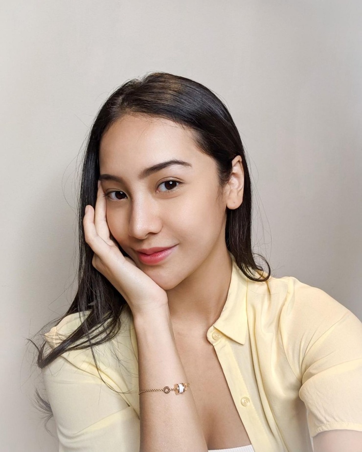 Anya Geraldine image