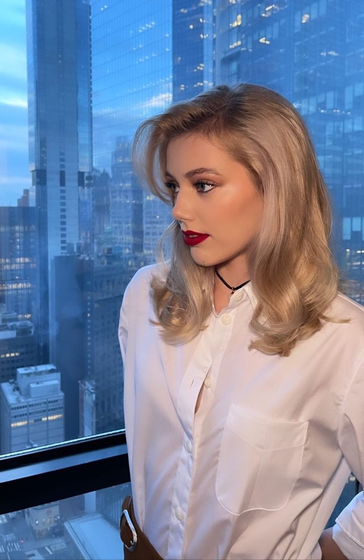 Picture of Grace Van Dien