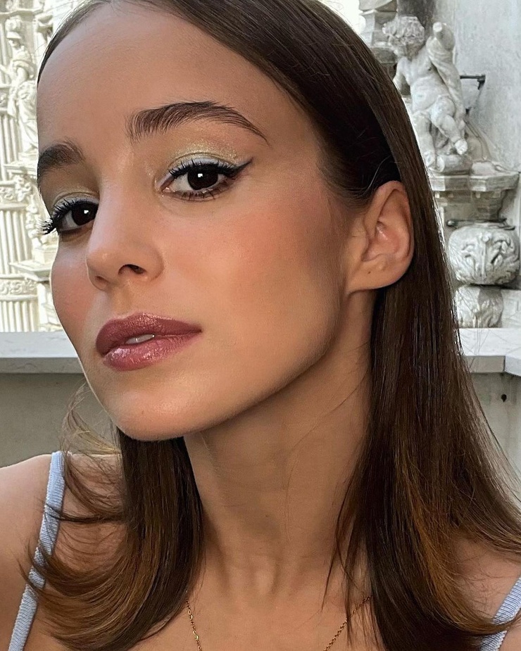 Alba Baptista image
