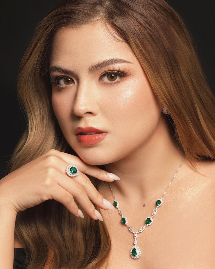 Picture of Alexa Ilacad