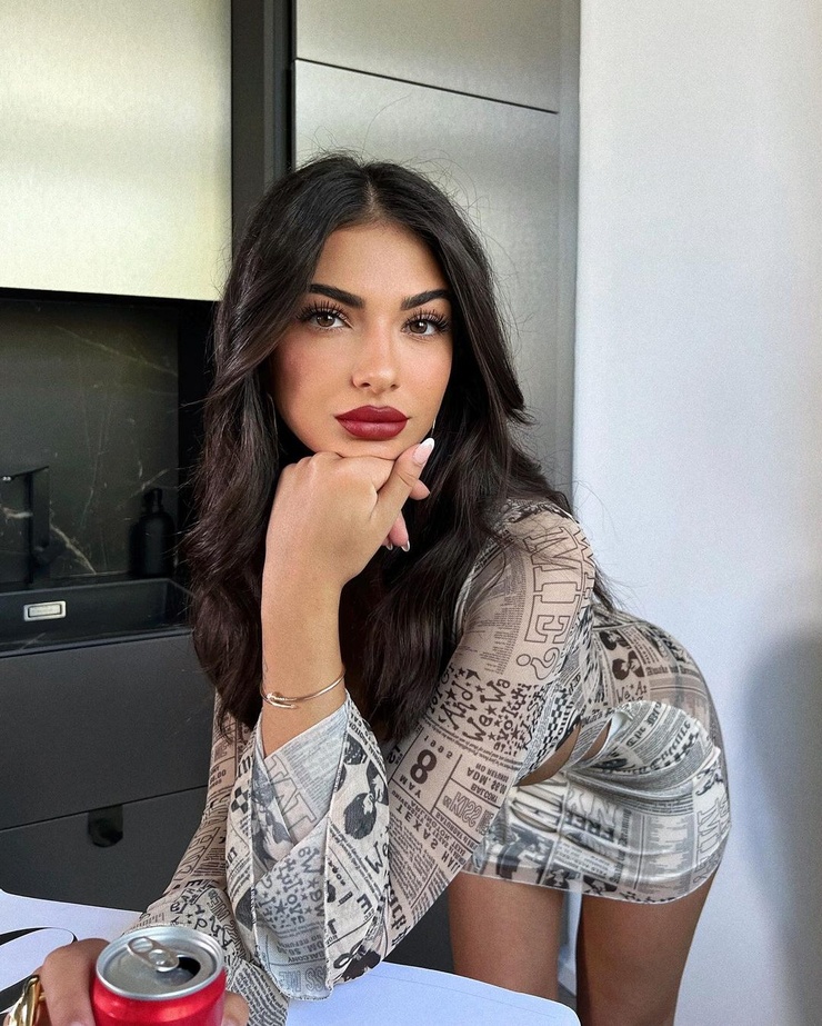 Picture of Elisa Maino