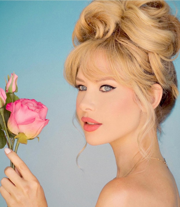 Picture of Tiffany Toth (I)