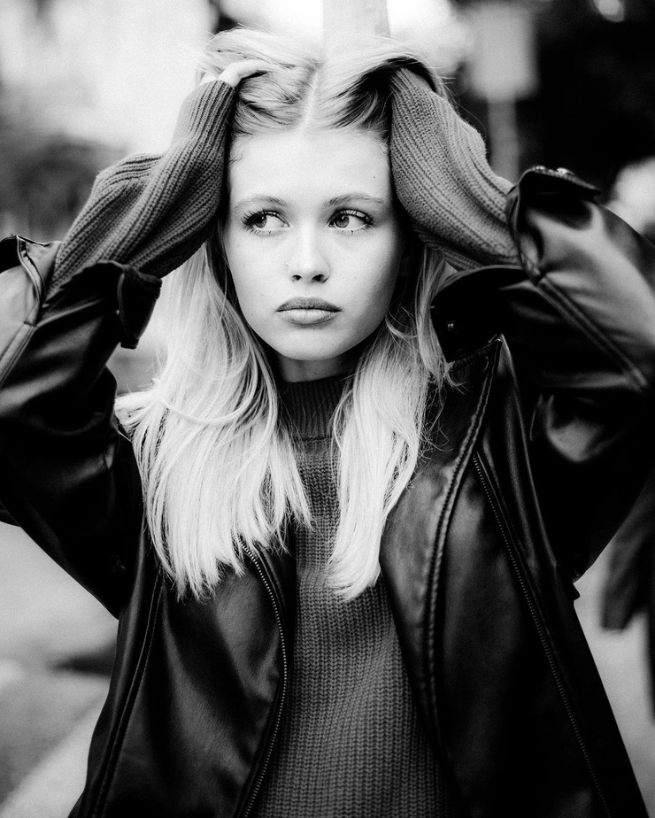 Image of Luna (model)