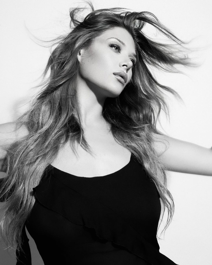 Victoria Lamas picture