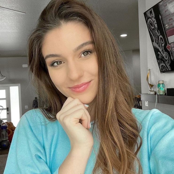 Taya Miller (cosplay model) image