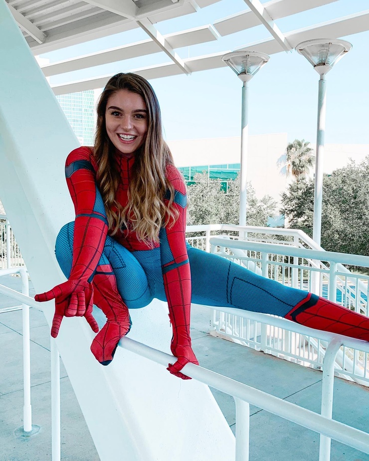 Picture of Taya Miller (cosplay model)