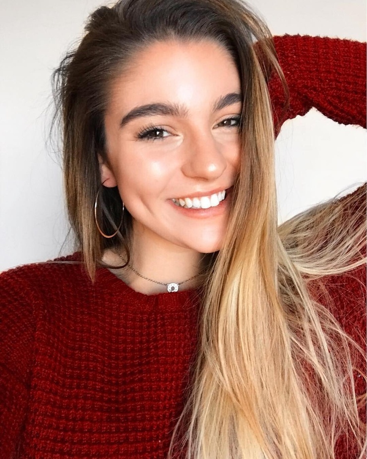 Picture of Taya Miller (cosplay model)