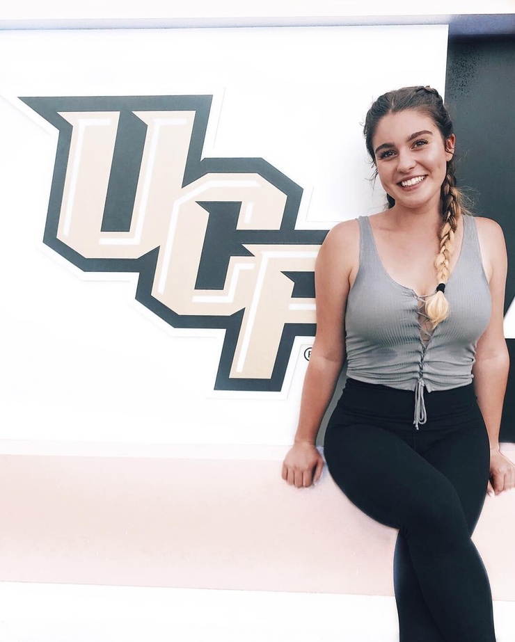 Picture of Taya Miller (cosplay model)