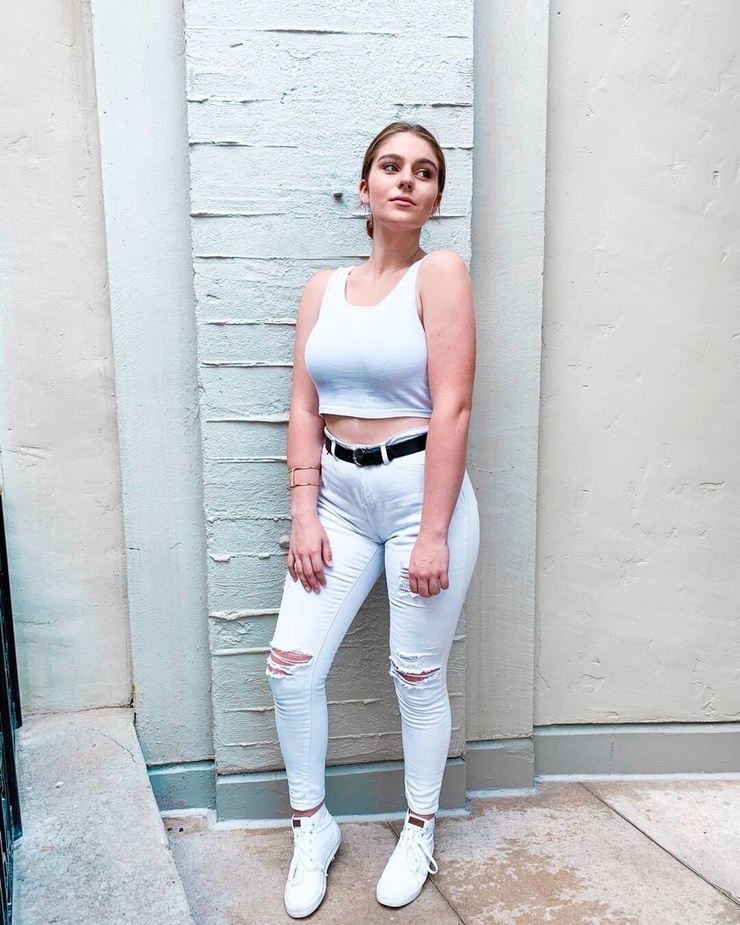 Picture of Taya Miller (cosplay model)