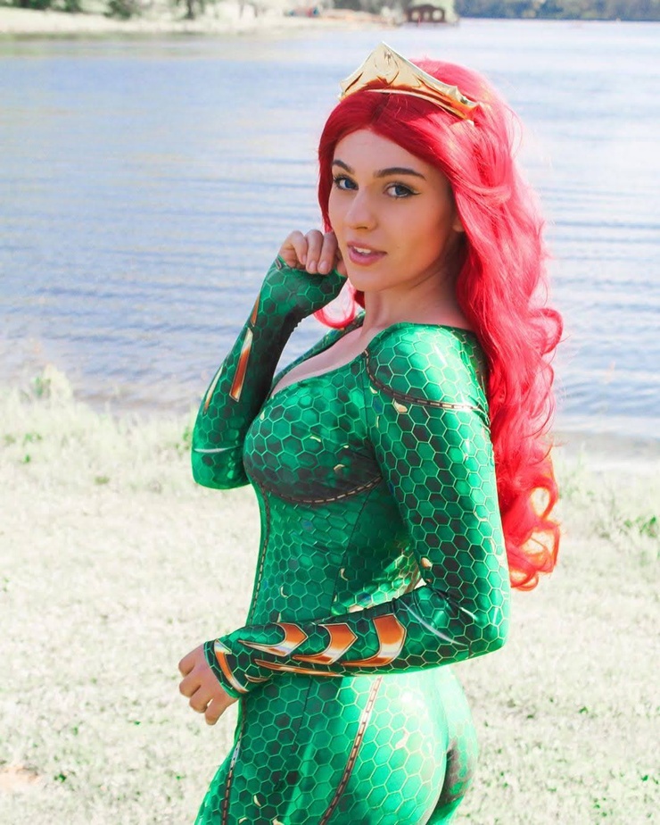 Picture of Taya Miller (cosplay model)