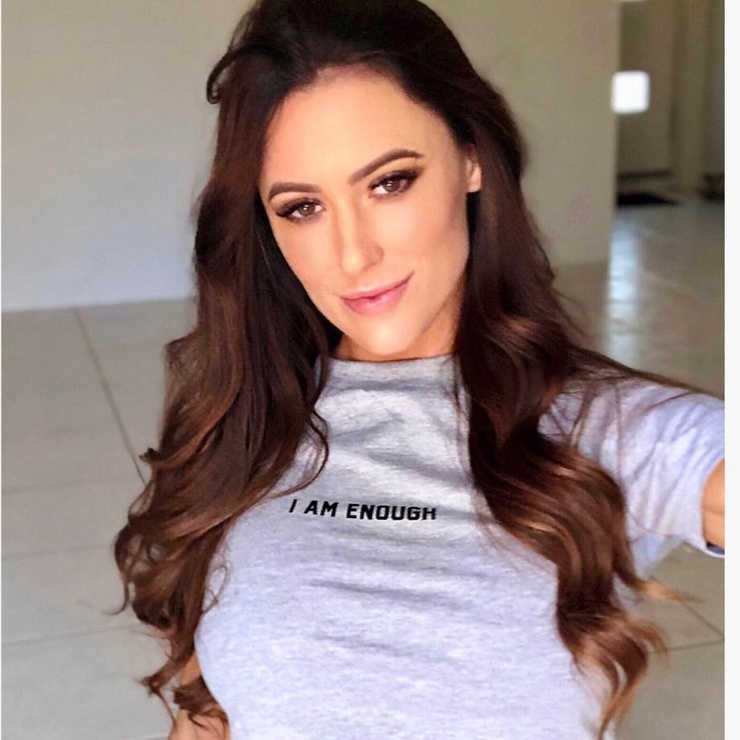 Nicole Dowling picture