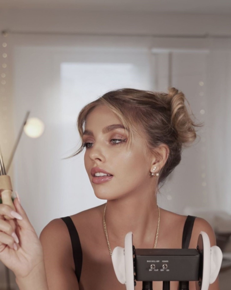 Picture of Alexa Breit