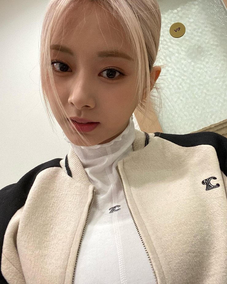 Picture of Chou Tzu-yu (Tzuyu)