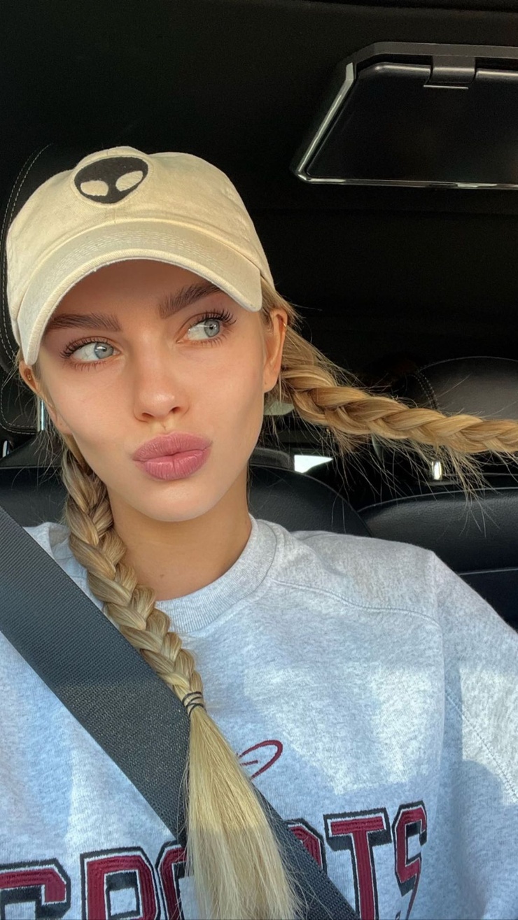 Picture of Alexa Breit