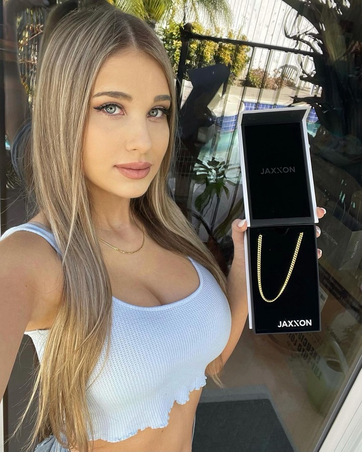 Picture of Julia Dunaj