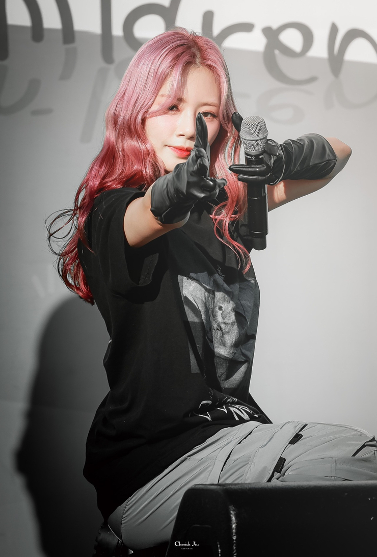 Ji-U picture