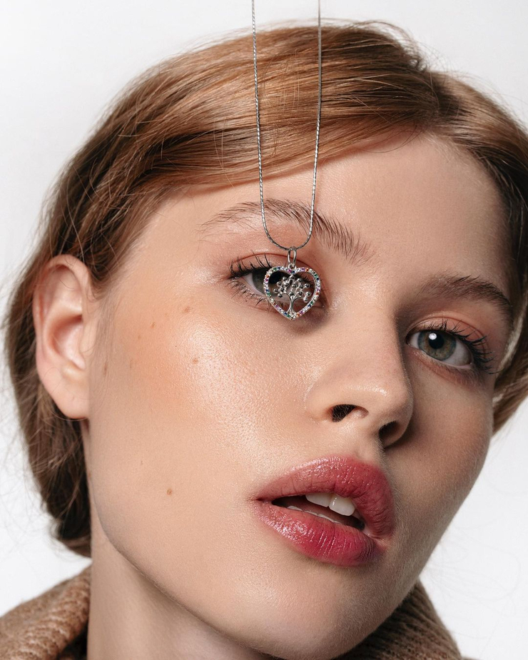 Picture of Luna (model)