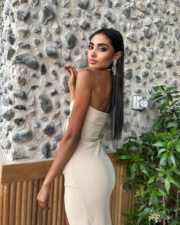 Picture of Sarah Tafurt