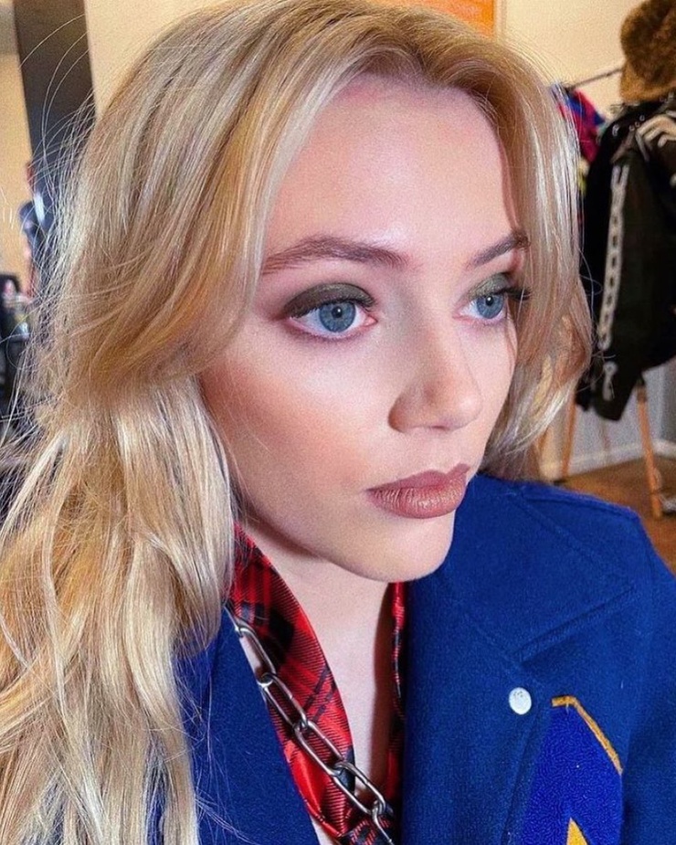 Picture of Grace Van Dien