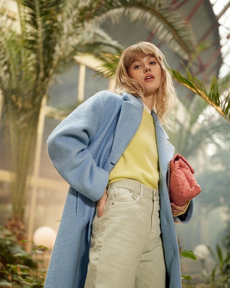 Picture of Luna (model)