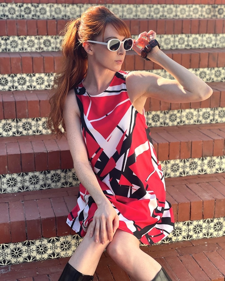 Picture of Lisa Foiles
