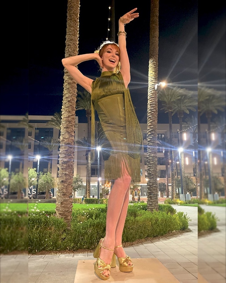 Picture of Lisa Foiles